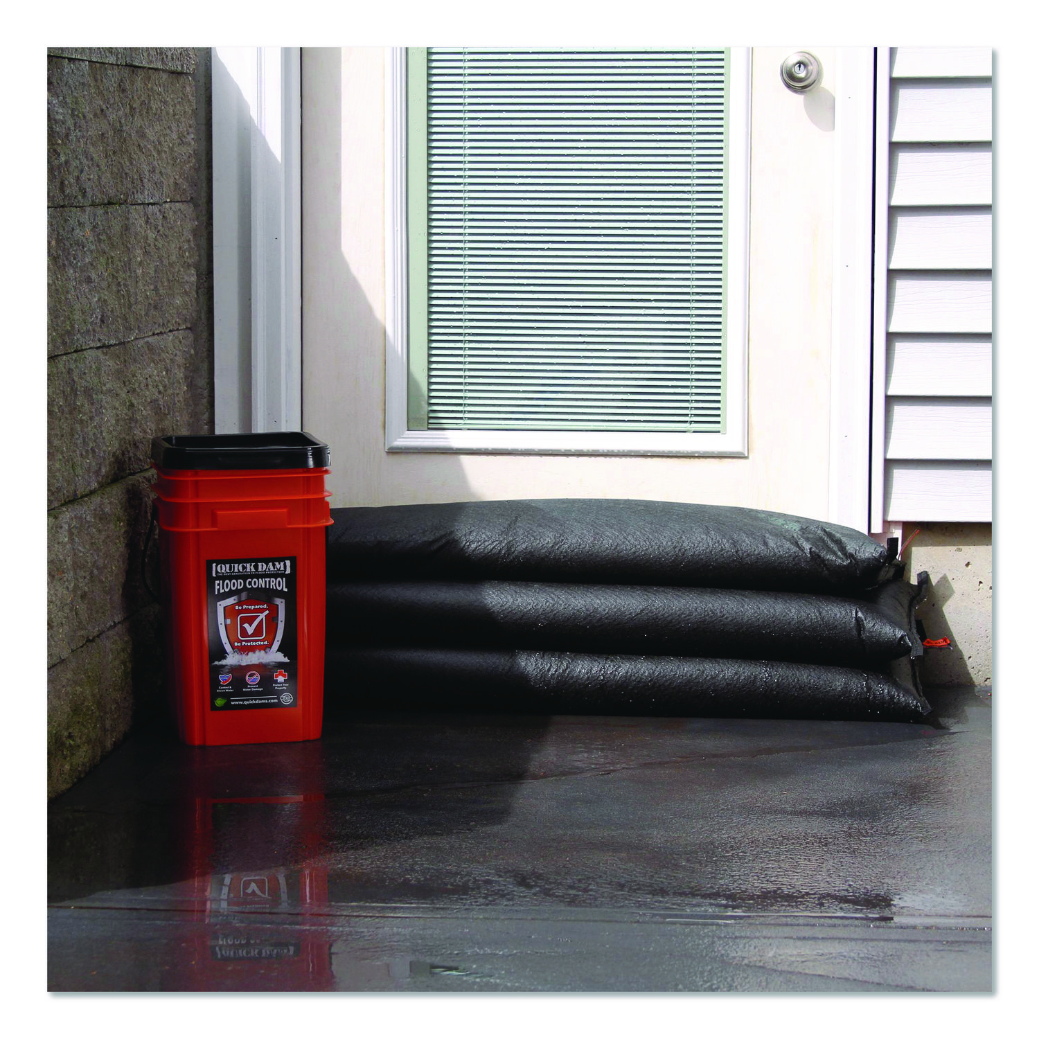 Quick Dam Outdoor Grab and Go Bucket Kit, (1) Bucket, (5) Jumbo Flood ...